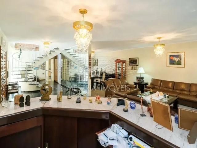 Sumaré | Casa com 269 m² e 4 vagas | Localização perfeita!