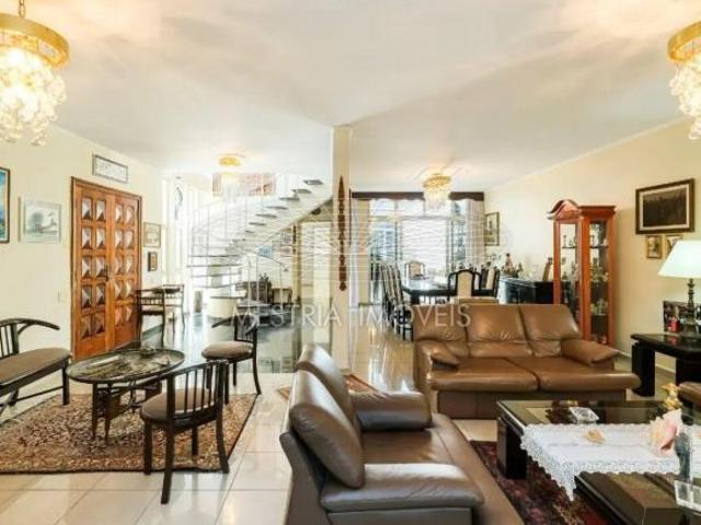 Sumaré | Casa com 269 m² e 4 vagas | Localização perfeita !