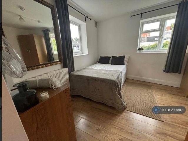 Sumatra Road, London, NW6 1 bed in a house share to rent £1,025 pcm £237 pw