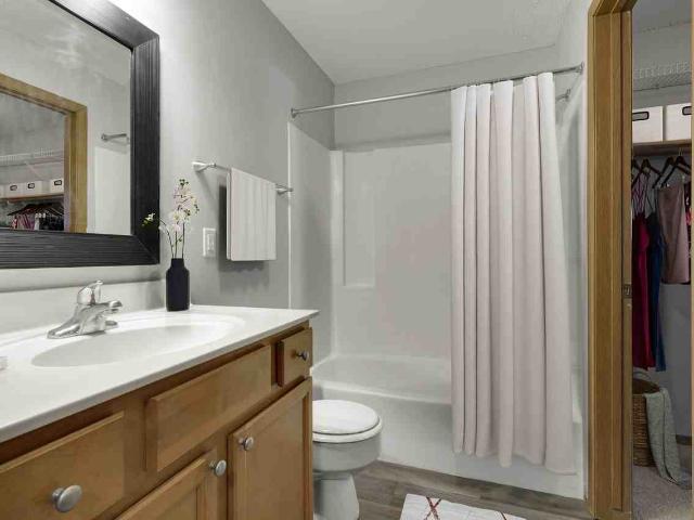 Summer Creek Apartments 2 Bedroom Apartment for Rent at 3900 Plymouth Blvd, Plymouth, MN 55446 Plymouth Wayzata