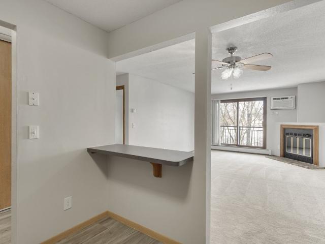 Summer Creek Apartments 2 Bedroom Apartment for Rent at 3900 Plymouth Blvd, Plymouth, MN 55446 Plymouth Wayzata