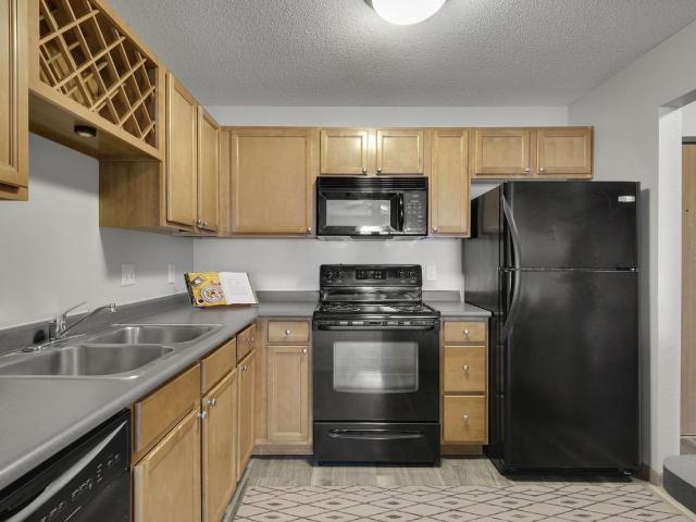 Summer Creek Apartments 2 Bedroom Apartment for Rent at 3900 Plymouth Blvd, Plymouth, MN 55446 Plymouth Wayzata