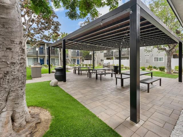 Summer Crest Apartments 2 Bedroom Apartment for Rent at 2828 W Ball Rd, Anaheim, CA 92804