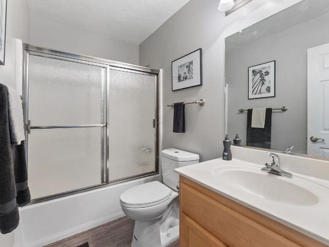 Summer Crest Apartments 2 Bedroom Apartment for Rent at 2828 W Ball Rd, Anaheim, CA 92804