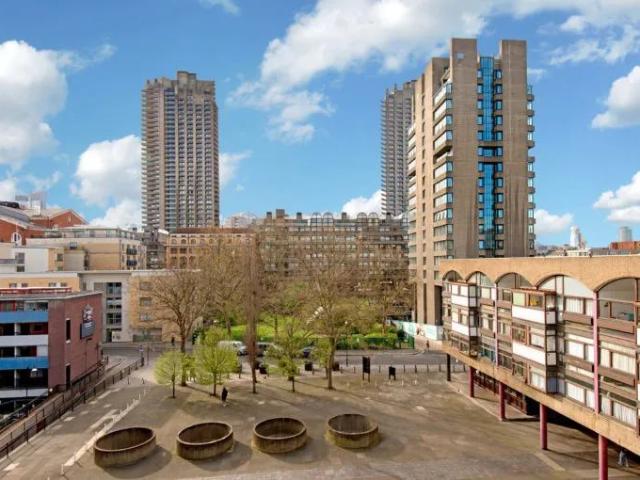 Summer Barbican Central London Studio Sublet