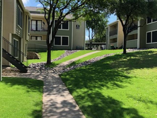 Summer Hill Apartments 2 Bedroom Apartment for Rent at 10010 Whitehurst Dr, Dallas, TX 75243