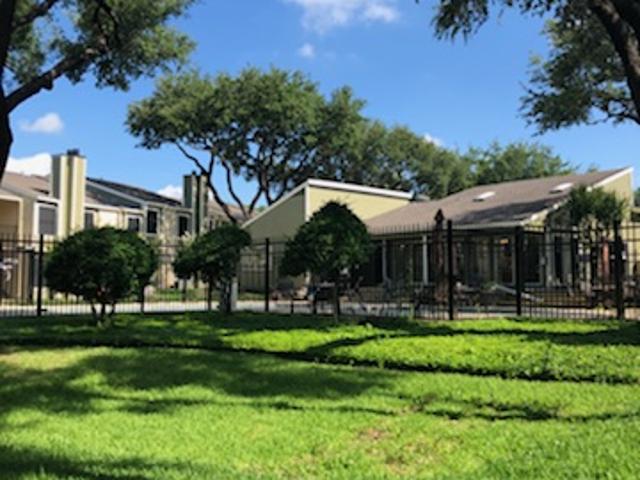 Summer Hill Apartments 2 Bedroom Apartment for Rent at 10010 Whitehurst Dr, Dallas, TX 75243