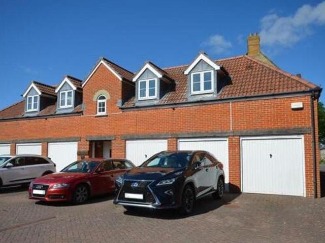 Summer Oaks, Motcombe, 2 Bedroom Coach