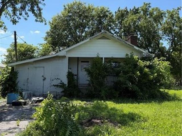 Summer St, El Dorado Springs, MO 64744