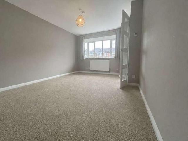 Summer Street, Slip End, LU1