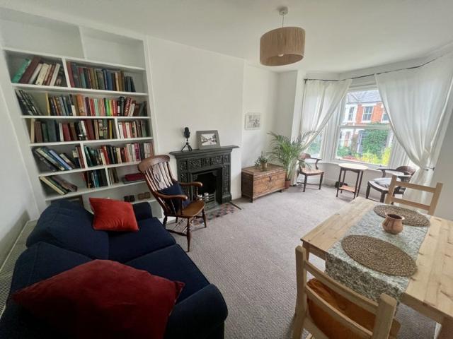Summer sublet 1 br in Crouch End