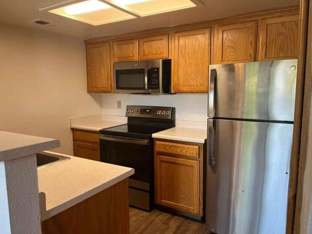 Summer Place 1 Bedroom Apartment for Rent at 445 W Nees Ave, Fresno, CA 93711