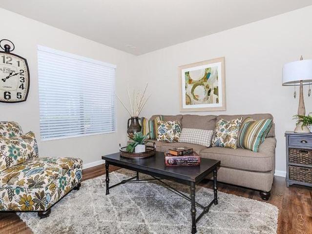 Summer Place 1 Bedroom Apartment for Rent at 445 W Nees Ave, Fresno, CA 93711