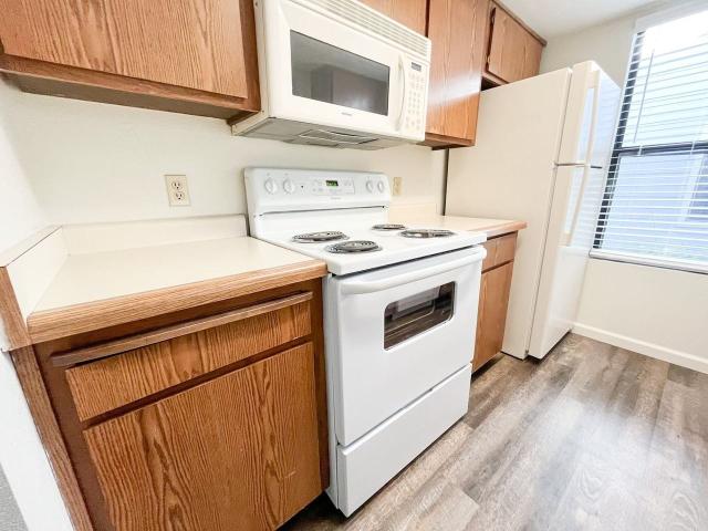 Summer Place 1 Bedroom Apartment for Rent at 445 W Nees Ave, Fresno, CA 93711
