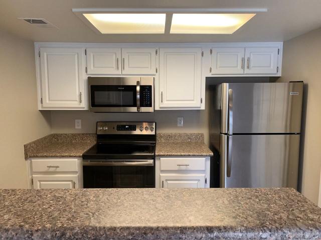 Summer Place 2 Bedroom Apartment for Rent at 445 W Nees Ave, Fresno, CA 93711