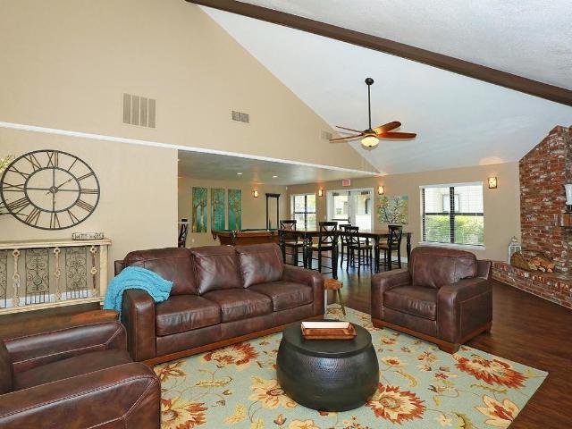 Summer Place 2 Bedroom Apartment for Rent at 445 W Nees Ave, Fresno, CA 93711