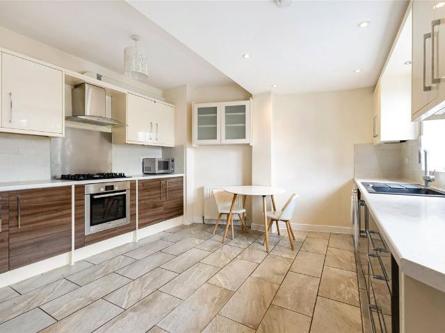 Summer Road, Thames Ditton KT7, 3 bed flat to rent, £2,200 pcm | PrimeLocation