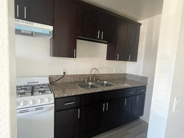 Summer Ridge Studio Apartment for Rent at 818 E Alvarado St, Fallbrook, CA 92028 Fallbrook