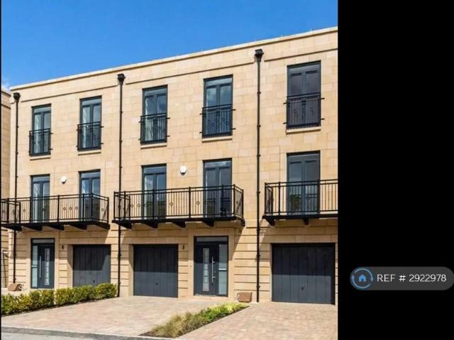 Summerbee Drive, Cheltenham, GL51 5 bed terraced house to rent £3,800 pcm £877 pw