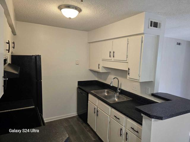 Summerdale Apartments! Welcome Home 2 Bedroom Apartment for Rent at 2745 Hapeville Rd Sw, Atlanta, GA 30354 Glenrose Heights