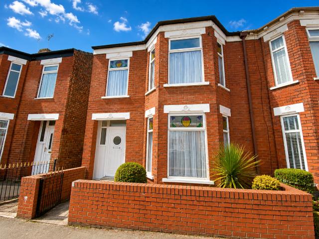 Summergangs Road, Hull HU8, 3 bed semi detached house to rent, £890 pcm | PrimeLocation