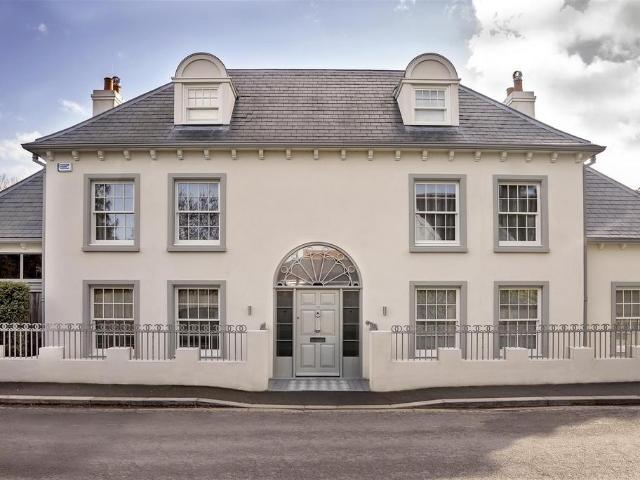 Summerhill House, Oxford 5 bed detached house to rent £11,000 pcm £2,538 pw