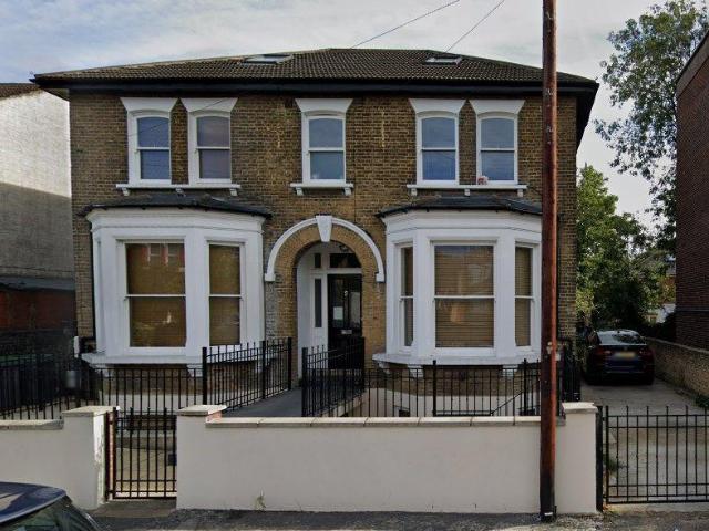 Summerhill Road, South Tottenham 2 bed flat to rent £2,300 pcm £531 pw