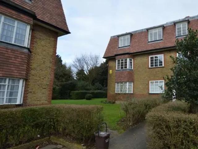 Summerland Gardens, London, N10 3QN, United Kingdom | 2 bed apartment for rent #167776979 | Rentberry