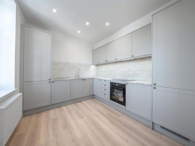 Summerland Gardens, Muswell Hill, N10 2 bed flat to rent £3,000 pcm £692 pw