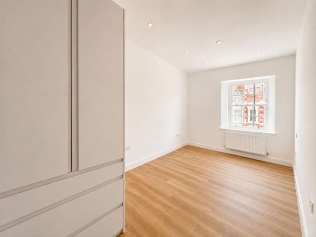 Summerland Gardens, N10, London