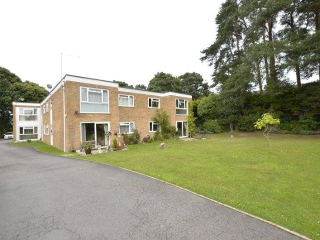 Summerlands, Princes Road, Ferndown. 2 bed apartment to rent £1,150 pcm £265 pw