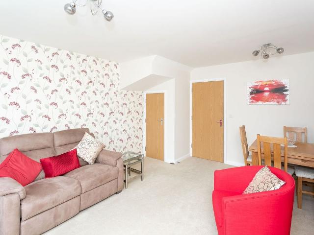 Summerleas Close HP2, Hemel Hempstead, 2 bed terraced house to rent, £1,650 pcm | PrimeLocation