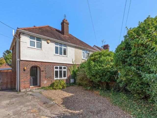 Summerleys Road, Princes Risborough HP27 3 bed semi detached house to rent £2,300 pcm £531 pw
