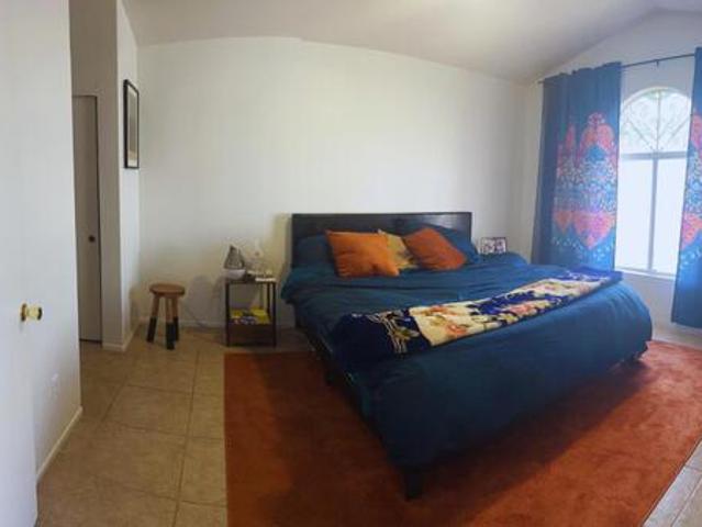 Summerlin Townhouse with convenient amenities & shopping