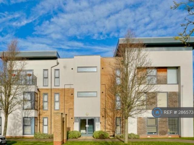 Summers Hill Drive, Papworth Everard. 2 bed penthouse to rent £1,350 pcm £312 pw
