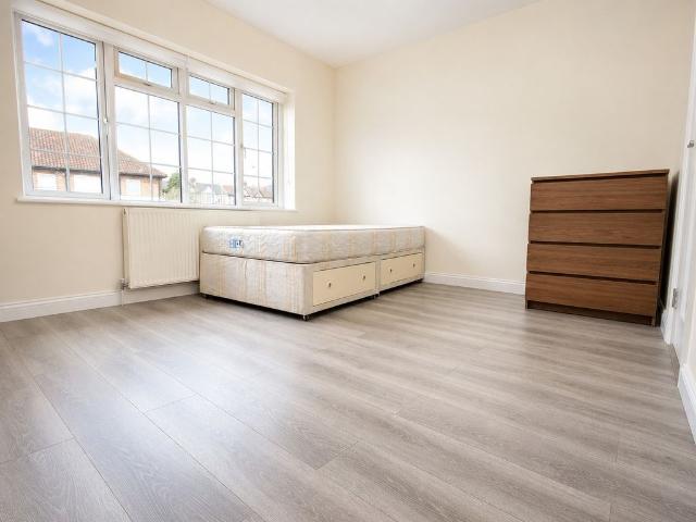 Summers Lane, London N12, Property to rent, £975 pcm | PrimeLocation