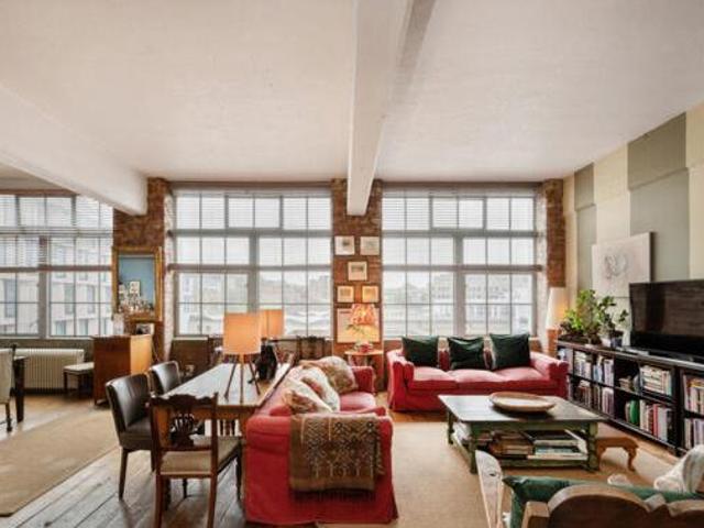 Summers Street, London, 2 Bedroom Apartment