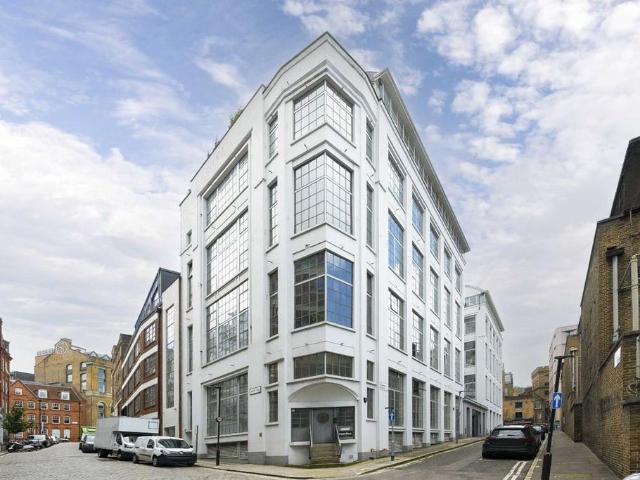 Summers Street, London EC1R 2 bed flat to rent £4,700 pcm £1,085 pw
