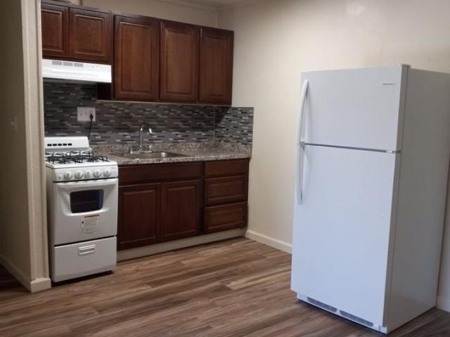 Summerset Village Apartments Studio Apartment for Rent at 2103 N Angus St, Fresno, CA 93703 McLane