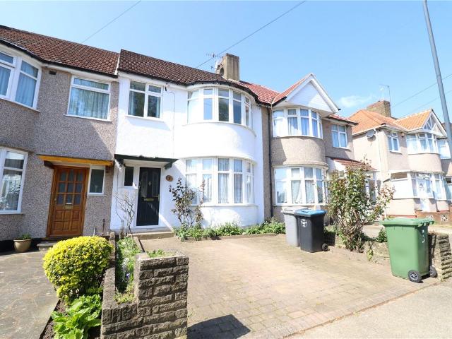 Summit Close, London NW9, 4 bed terraced house to rent, £2,600 pcm | PrimeLocation