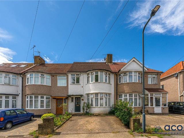 Summit Close, London NW9, 4 bed terraced house to rent, £2,600 pcm | PrimeLocation