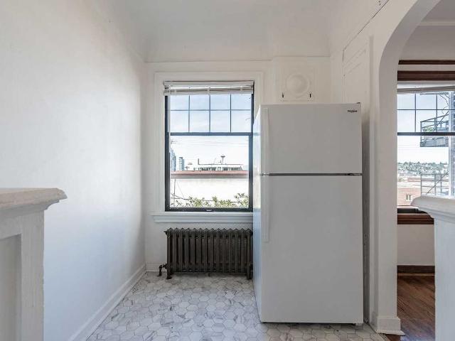 Summit Crest 1 Bedroom Apartment for Rent at 315 Summit Ave E, Seattle, WA 98102 Broadway