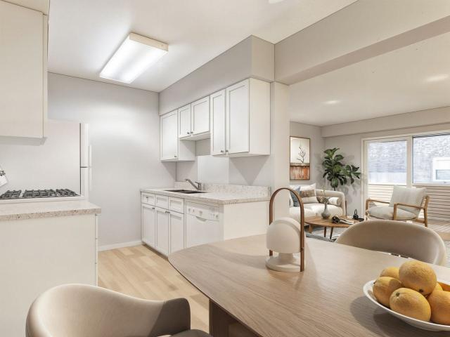 Summit Crossing Apartments – Spacious Living with Pool, Laundry, and a Prime Location 2 Bedroom Apartment for Rent at 2333 Anderson Rd, Crescent Springs, KY 41017
