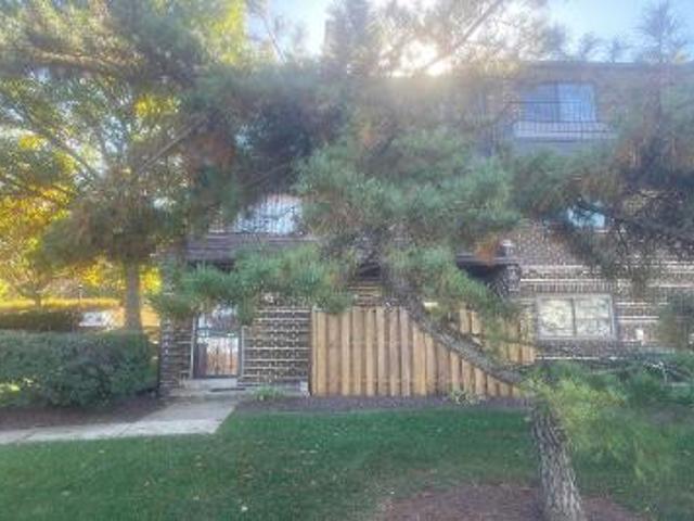 Summit Ct NE