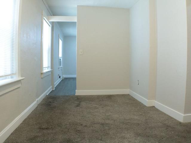 Summit Apartments/Prikili Properties LLC 1 Bedroom Apartment for Rent at 905 W 40th Ter, Kansas City, MO 64111 Volker