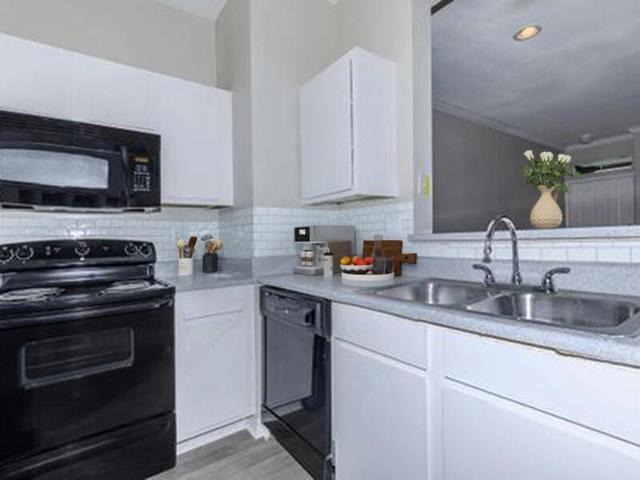 Summit at Benavides Park 3 Bedroom Apartment for Rent at 1700 S Hamilton St, San Antonio, TX 78207 Greater Gardendale