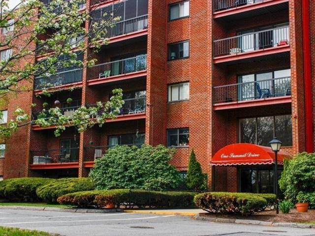 Summit Dr Apt,reading, Condo For Sale