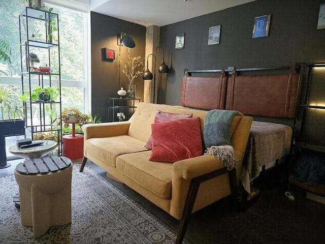 Summit Flats Studio Apartment for Rent at 1103 Summit Ave, Seattle, WA 98101 First Hill