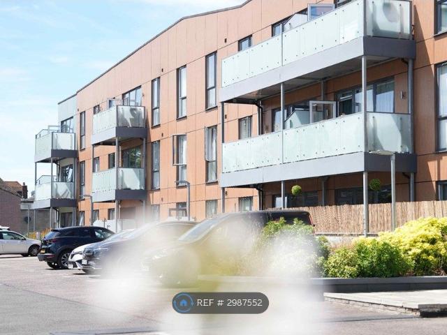 Summit House, West Wickham BR4, 2 bed flat to rent, £1,950 pcm | PrimeLocation