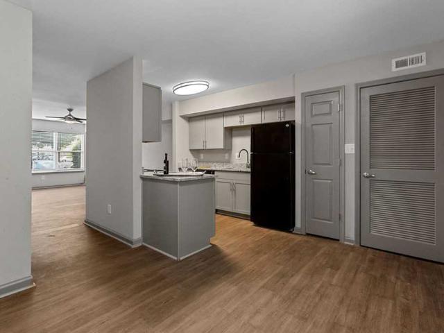 Summit on Central 1 Bedroom Apartment for Rent at 3143 Central Ave, Charlotte, NC 28205 Country Club Heights